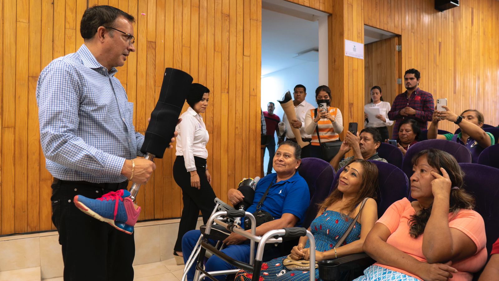 Entrega Salud Morelos prótesis de miembro pélvico