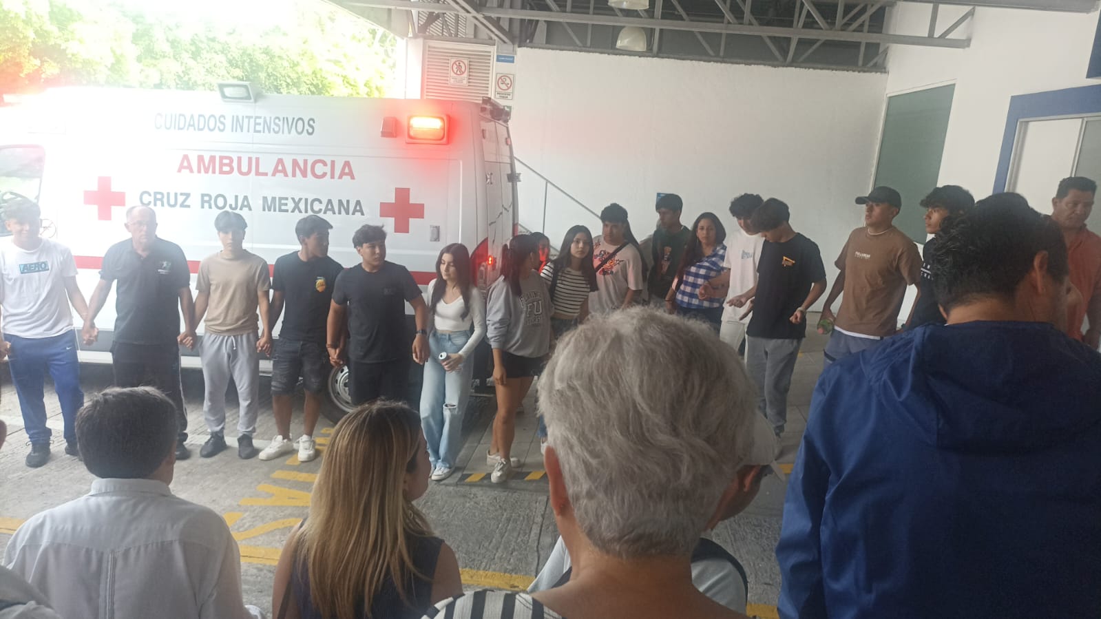 Trasladan a Leo, joven que fue impactado por un rayo, a hospital de la ...