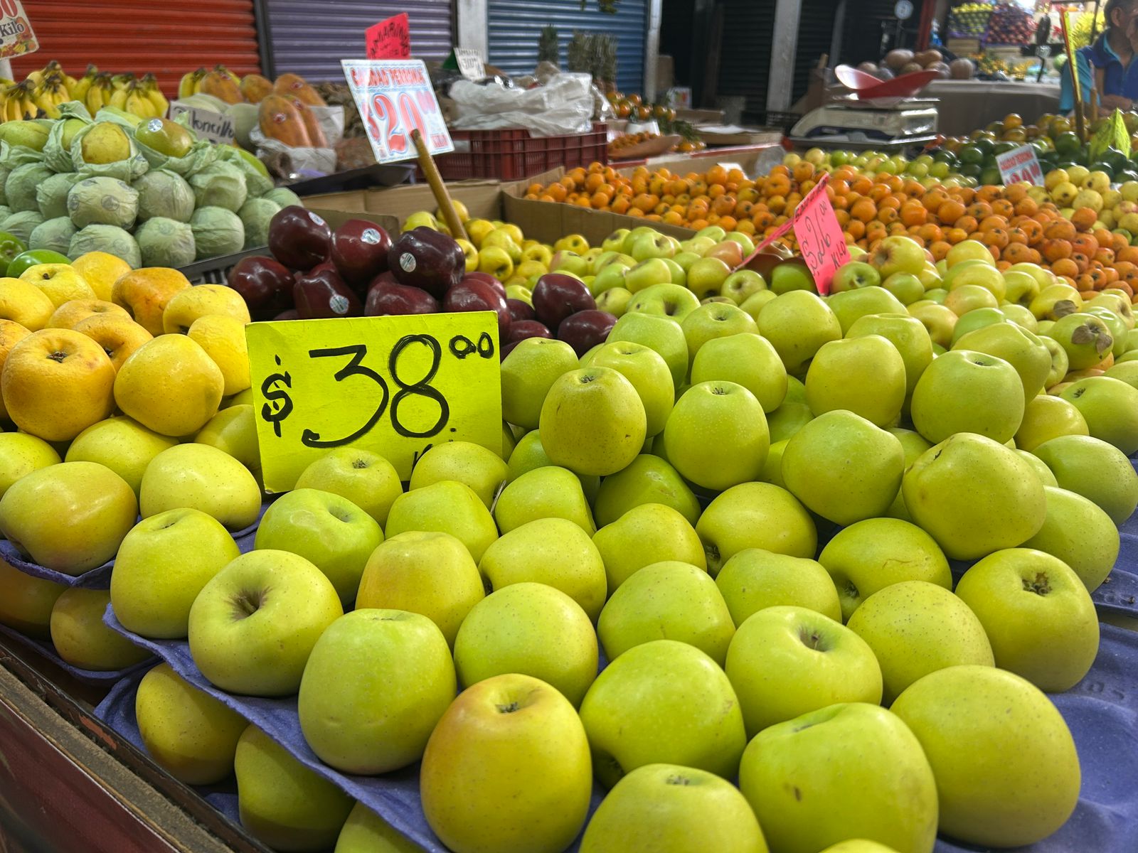 ¡Llegó diciembre! y así se encuentra el precio de la manzana