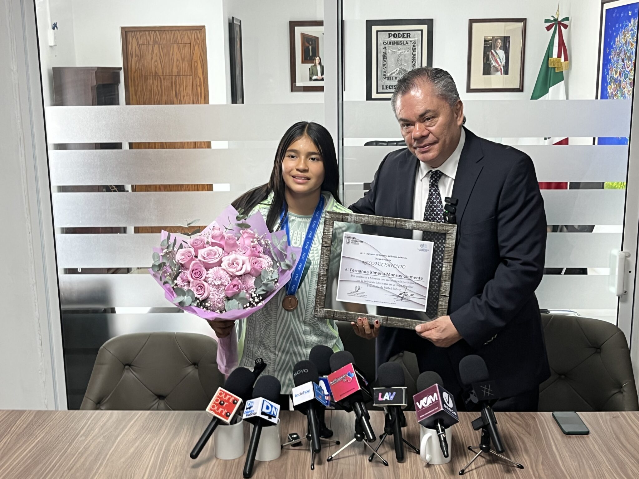 Congreso reconoce trayectoria de Ximena Monroy, tercer lugar